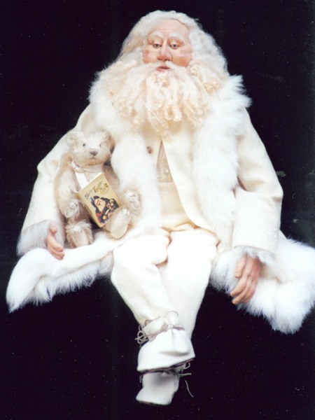 Christmas Figures – A Sweet Remembrance